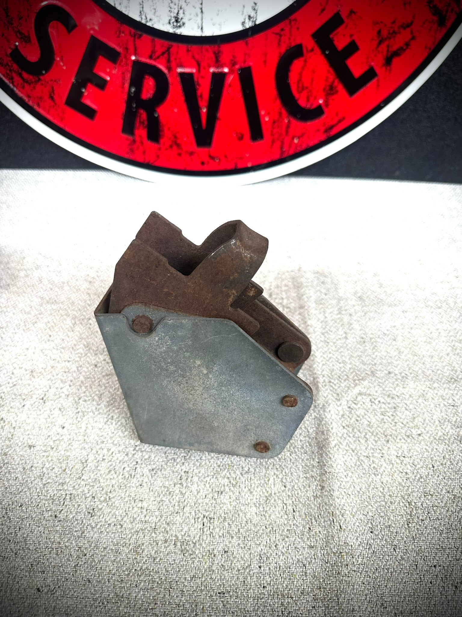 OEM IH L Series Fender Side Hood Latch - SFJJ2T0197 – T&M Classics and ...